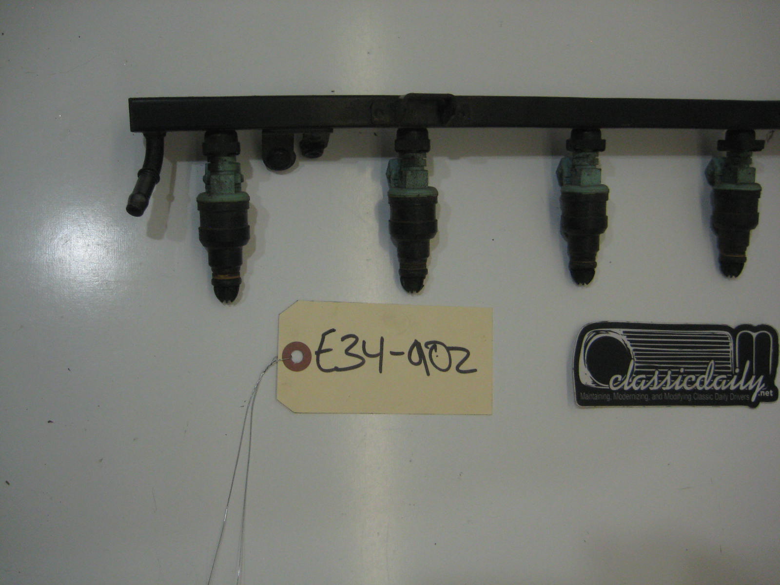 Bmw E34 535 540 M50 Fuel Rail With Green Injectors - Classic Daily