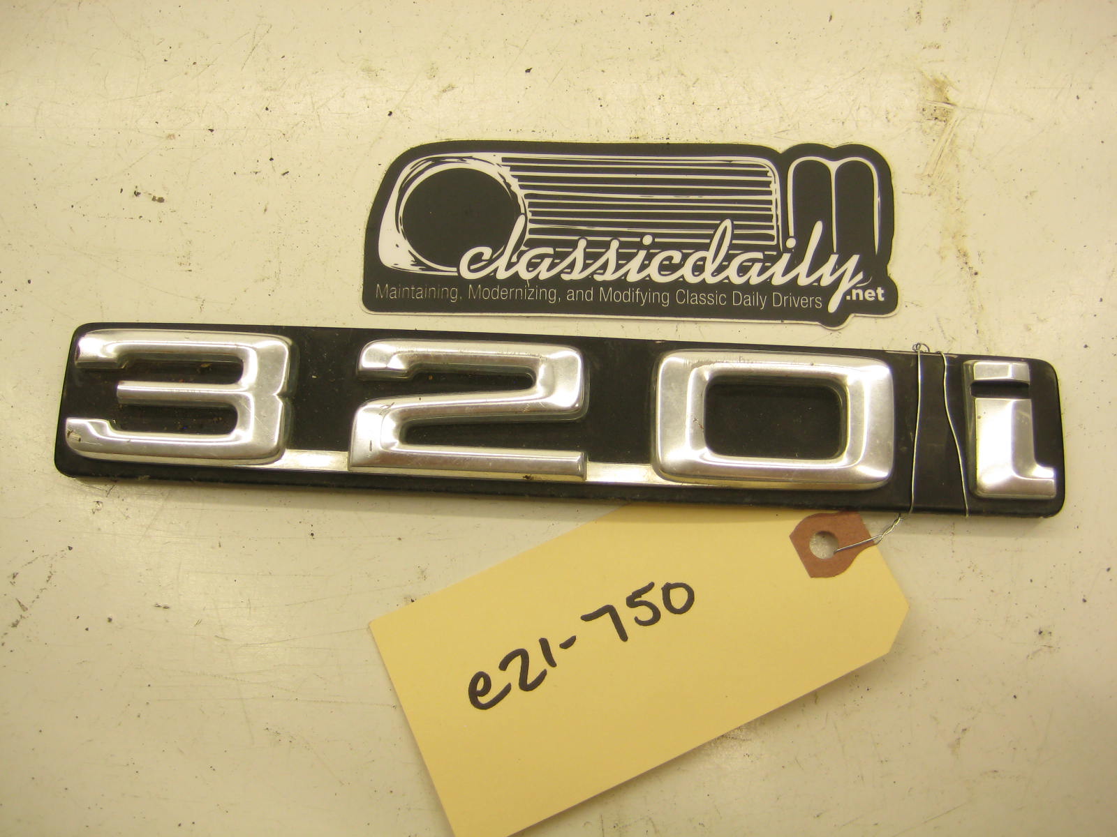 320i Badge - Classic Daily