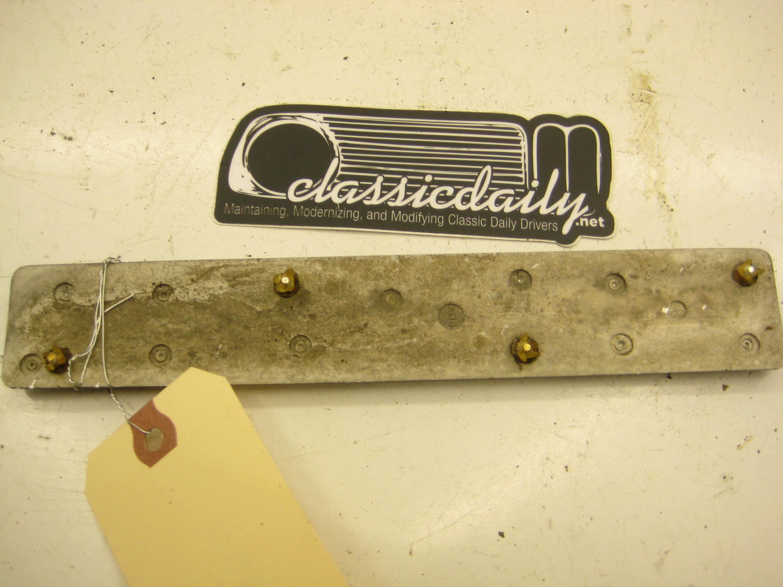 320i Badge - Classic Daily